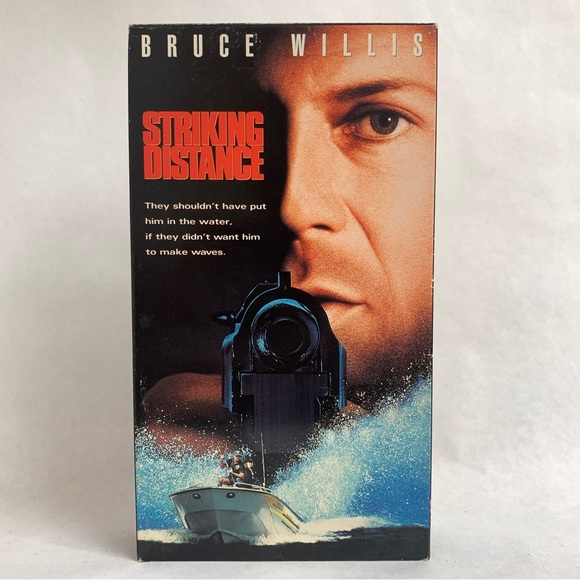 Other | Striking Distance Vhs 1994 Bruce Willissarah Jessica Parker ...